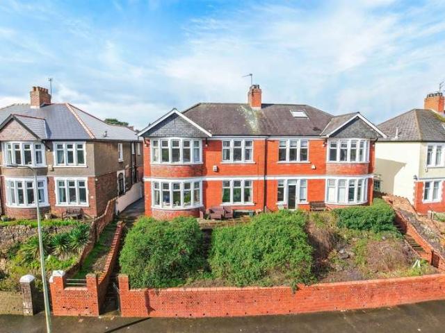 4 Bedroom Semi Detached House