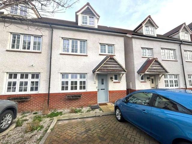 4 Bedroom Semi Detached House