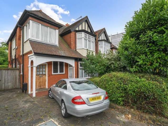 4 Bedroom Semi Detached House