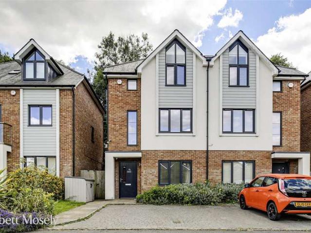 4 Bedroom Semi Detached House