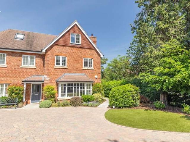 4 Bedroom Semi Detached House