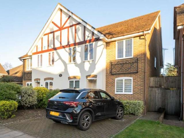 4 Bedroom Semi Detached House