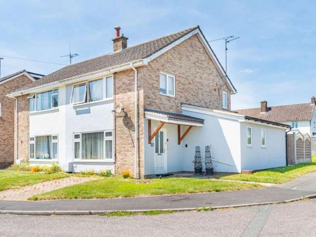4 Bedroom Semi Detached House