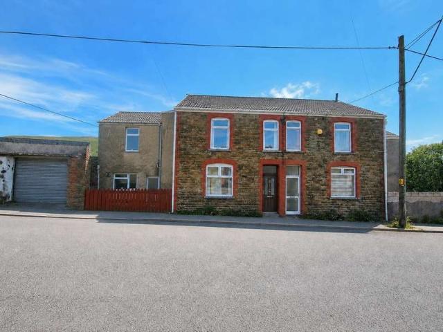 4 Bedroom Semi Detached House