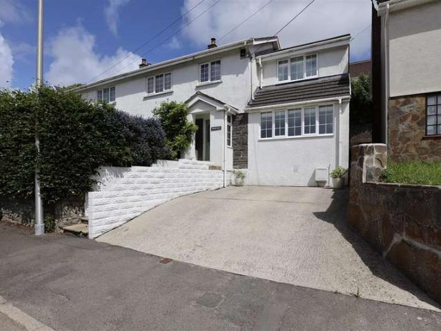 4 Bedroom Semi Detached House