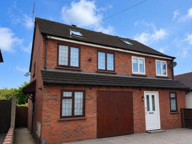 4 Bedroom Semi Detached House