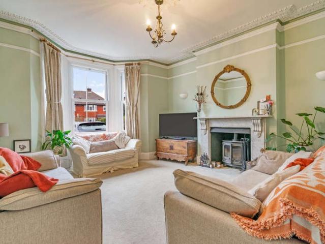 4 Bedroom Semi Detached House