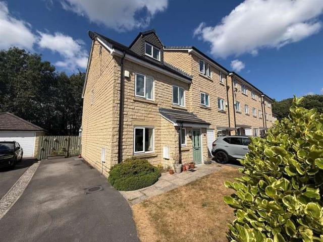 4 Bedroom Semi Detached House