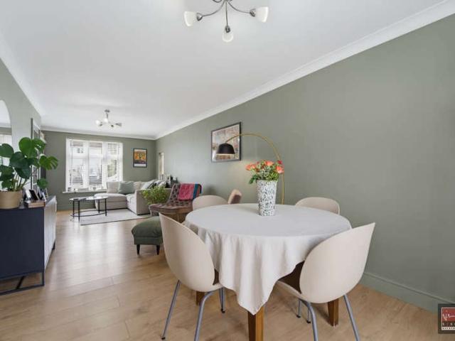 4 Bedroom Semi Detached House