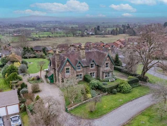 4 Bedroom Semi Detached House