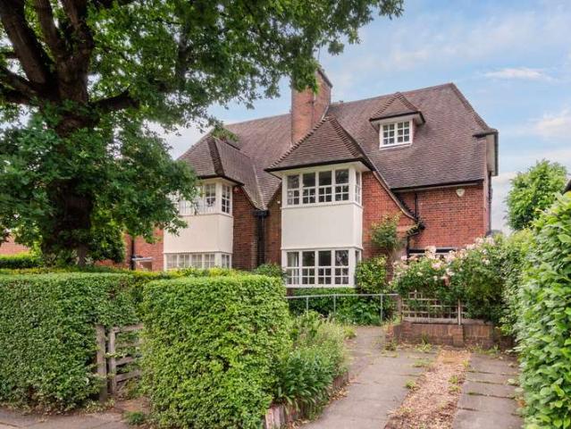 4 Bedroom Semi Detached House