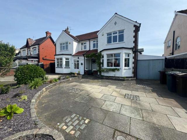 4 Bedroom Semi Detached House