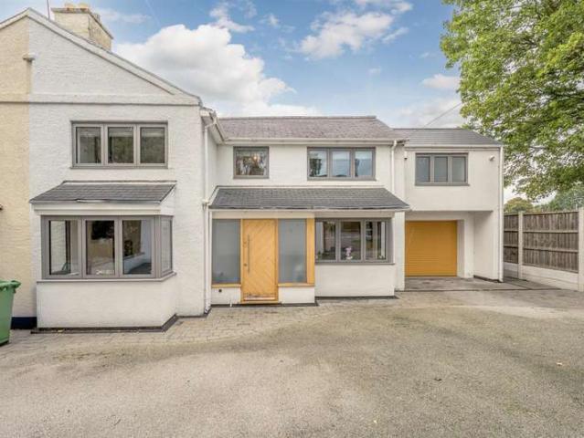 4 Bedroom Semi Detached House