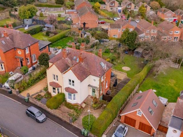 4 Bedroom Semi Detached House