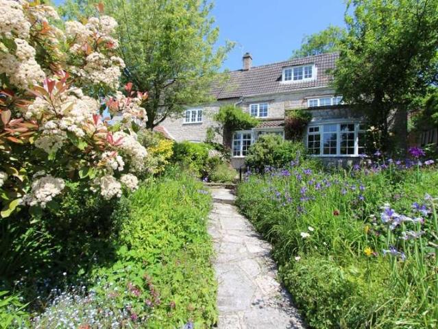 4 Bedroom Semi Detached House