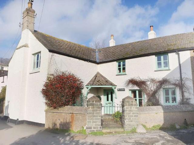 4 Bedroom Semi Detached House