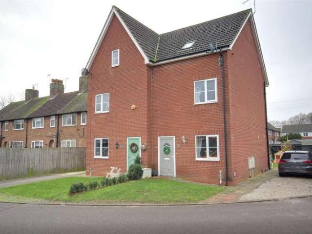4 Bedroom Semi Detached House