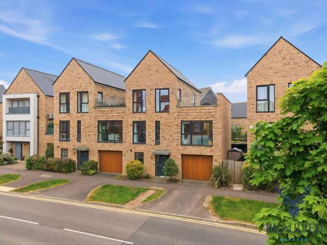 4 Bedroom Semi Detached House