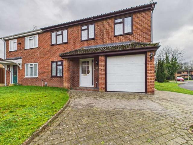 4 Bedroom Semi Detached House