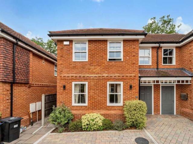 4 Bedroom Semi Detached House