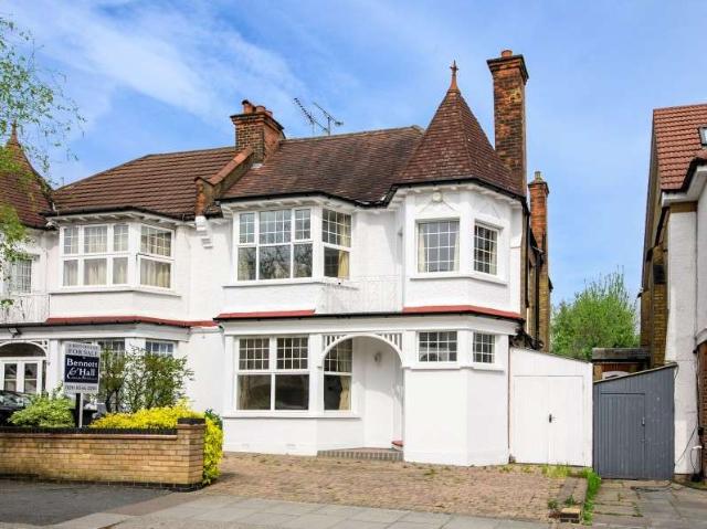 4 Bedroom Semi Detached House