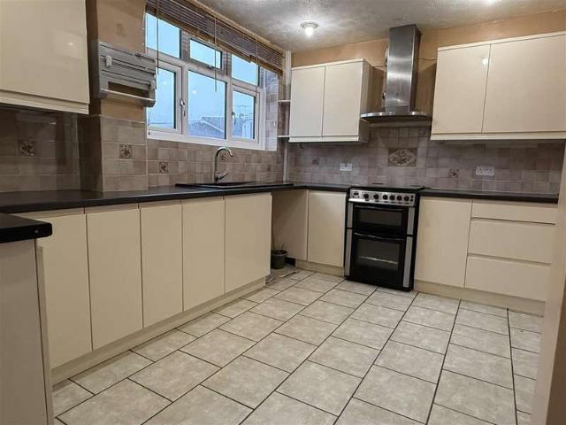 4 Bedroom Semi Detached House