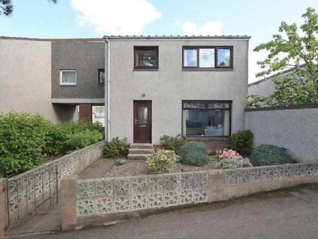4 Bedroom Semi Detached House