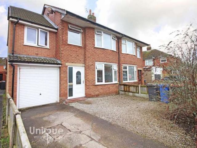 4 Bedroom Semi Detached House