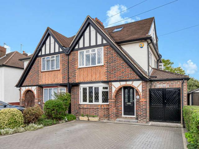 4 Bedroom Semi Detached House