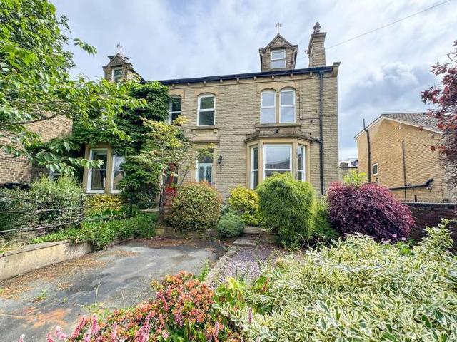 4 Bedroom Semi Detached House