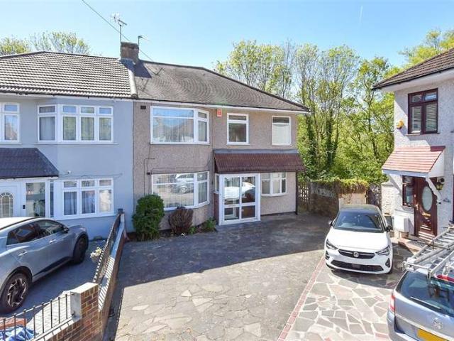 4 Bedroom Semi Detached House