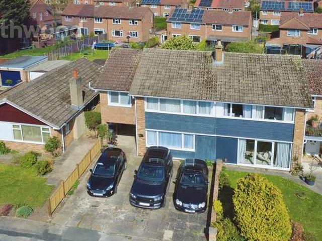 5 Bedroom Semi Detached House