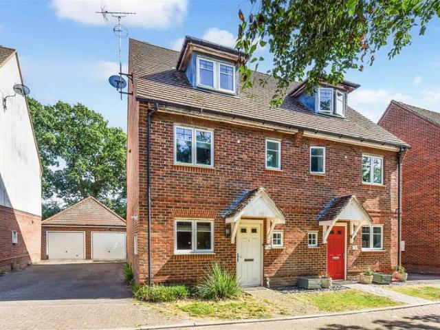 4 Bedroom Semi Detached House
