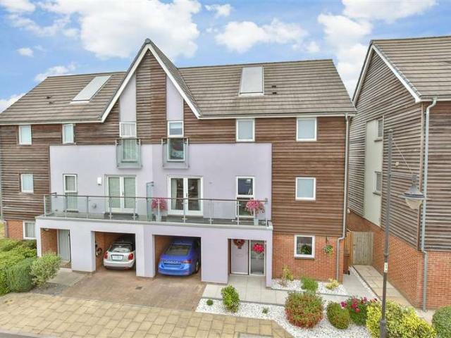 4 Bedroom Semi Detached House