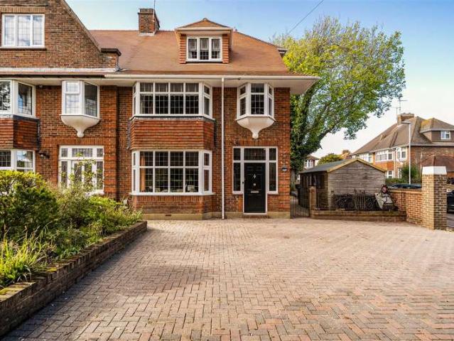 4 Bedroom Semi Detached House