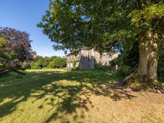 4 Bedroom Semi Detached House