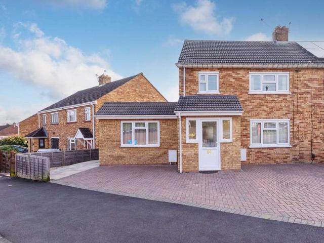 4 Bedroom Semi Detached House