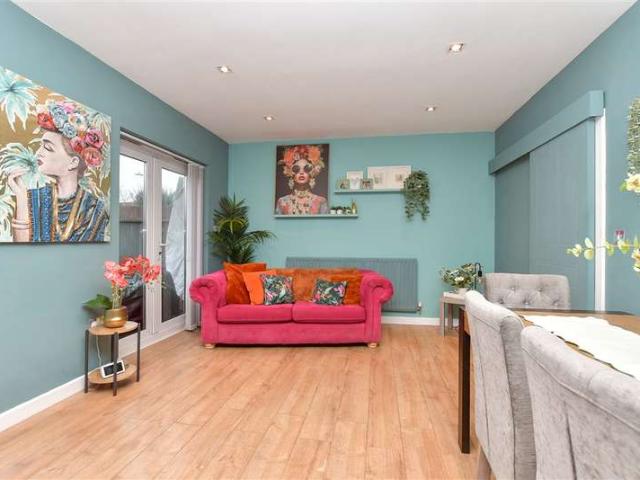 4 Bedroom Semi Detached House