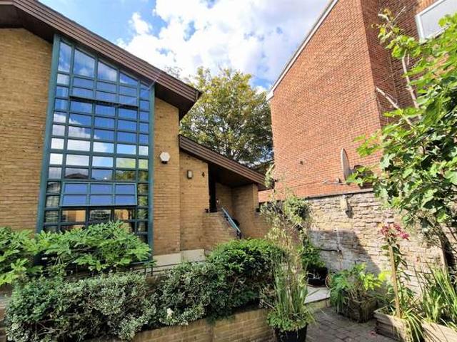 4 Bedroom Semi Detached House