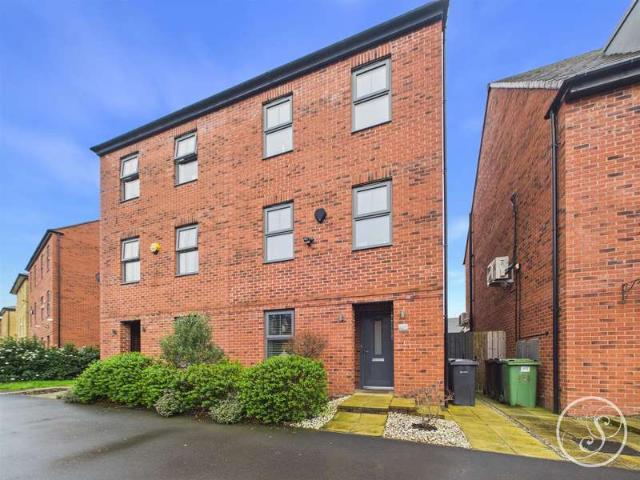 4 Bedroom Semi Detached House