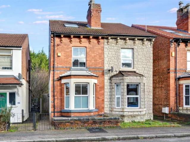 4 Bedroom Semi Detached House