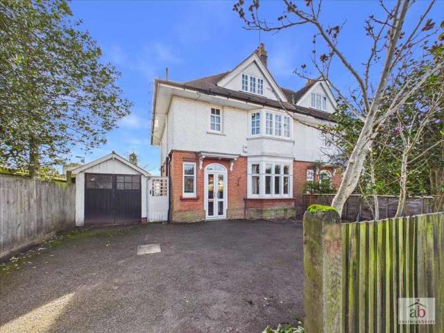 4 Bedroom Semi Detached House