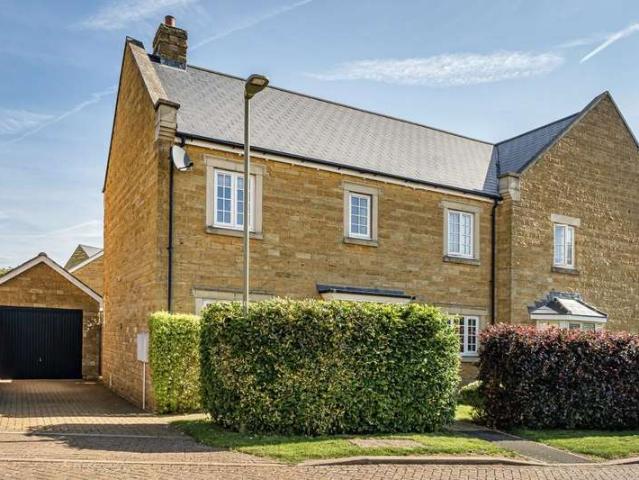 4 Bedroom Semi Detached House
