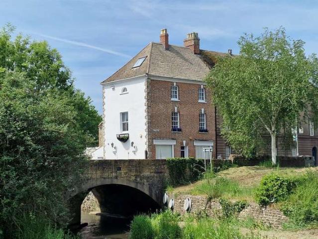 4 Bedroom Semi Detached House