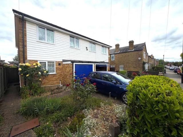 4 Bedroom Semi Detached House