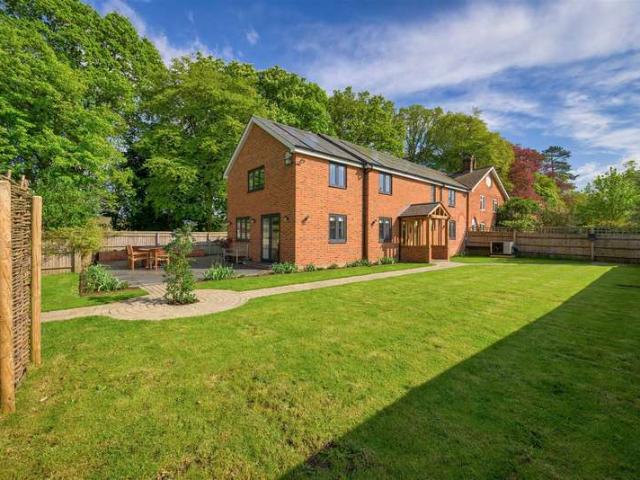 4 Bedroom Semi Detached House