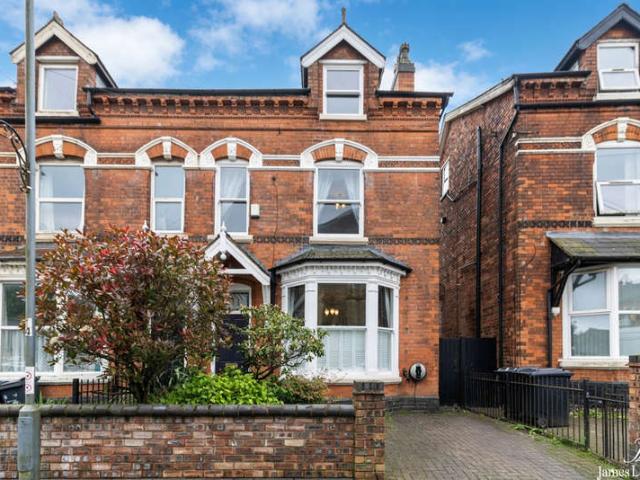 4 Bedroom Semi Detached House