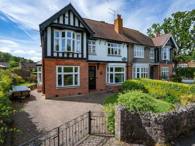 4 Bedroom Semi Detached House