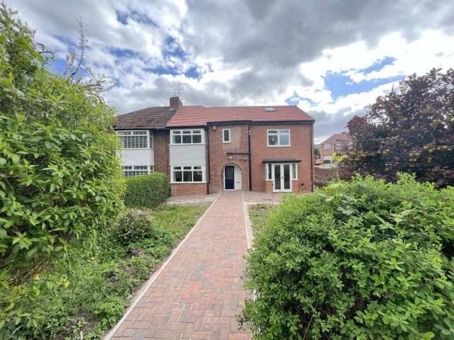 4 Bedroom Semi Detached House