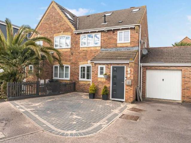 4 Bedroom Semi Detached House